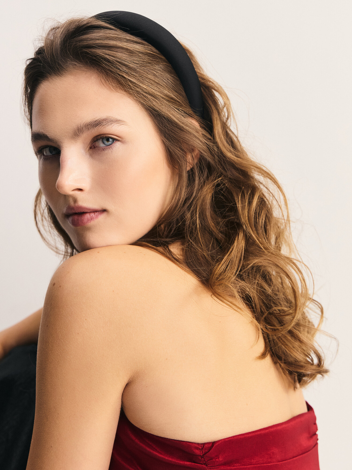 Ободок для волос из сатина Zarina, цвет черный, ZR2512061302-50