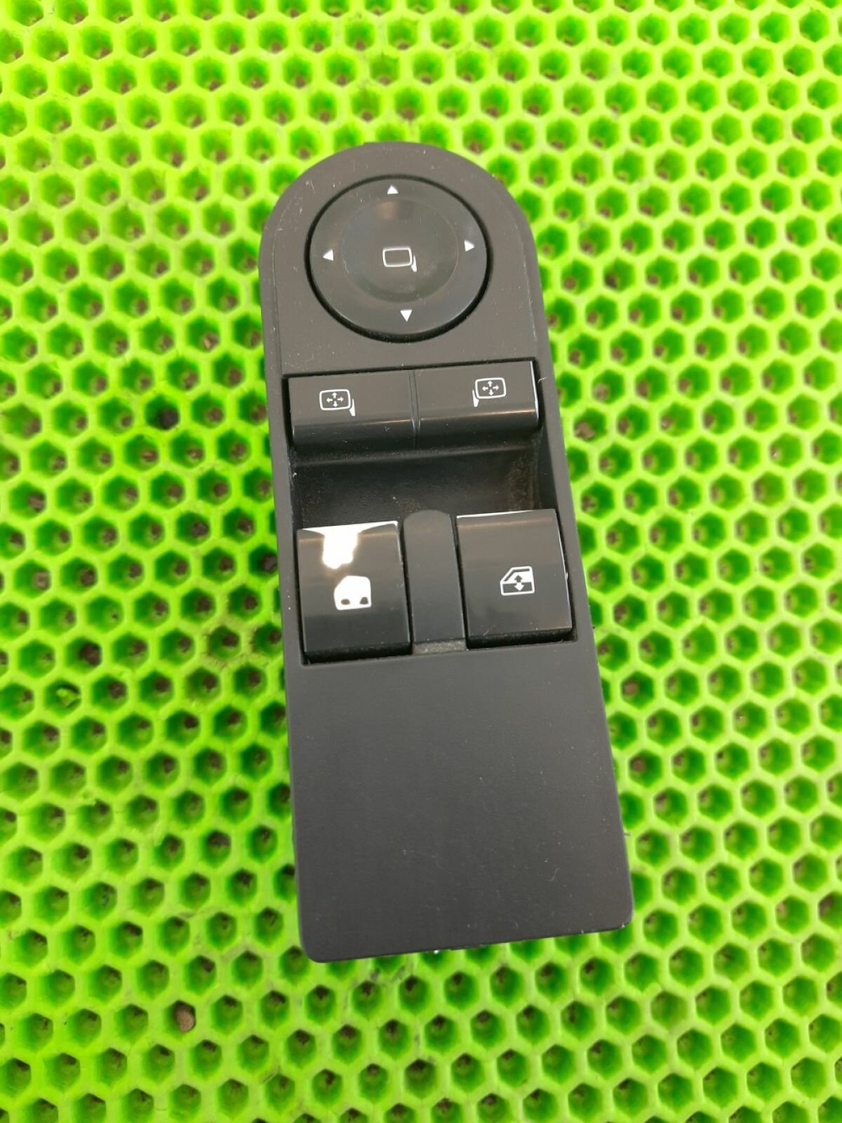Блок кнопок стеклоподъемников Opel Astra H GTC 13228706