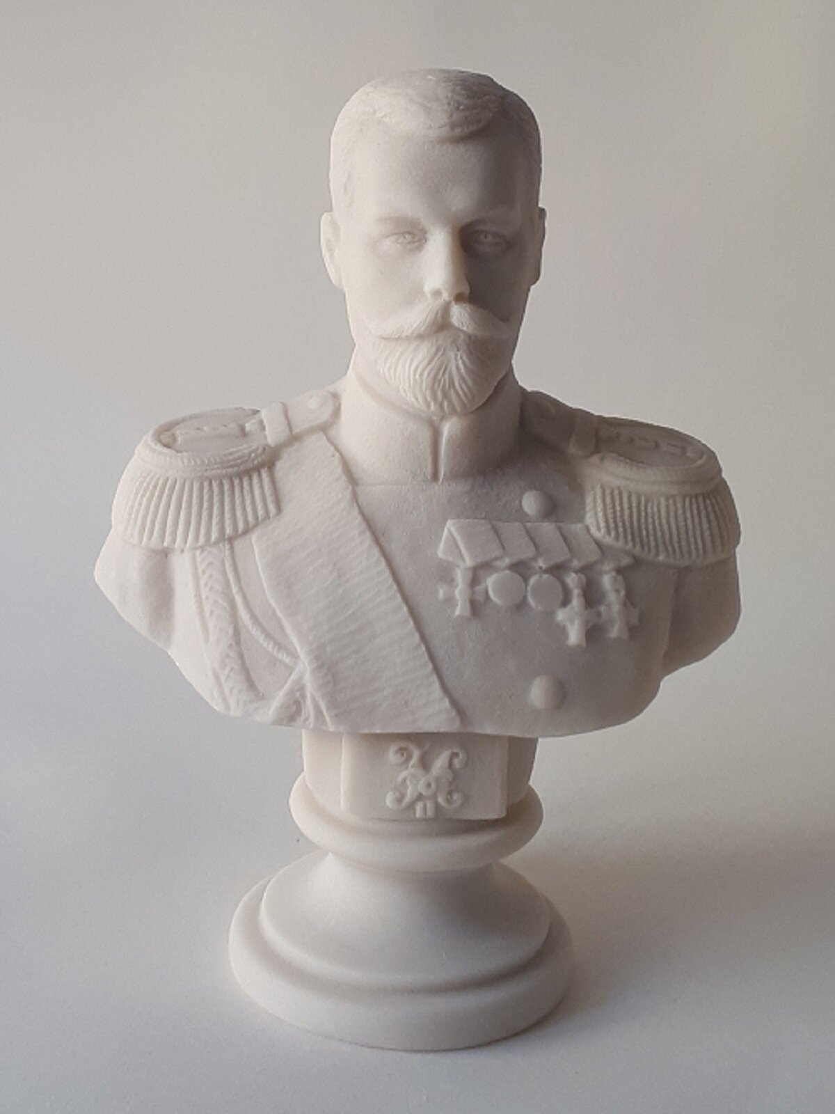 Статуэтка Бюст политический деятель Николай II. Высота 14см. Мраморная крошка. Цвет белый. Подарок руководителю в кабинет, учителю истории на день рождения, мужчине на юбилей.