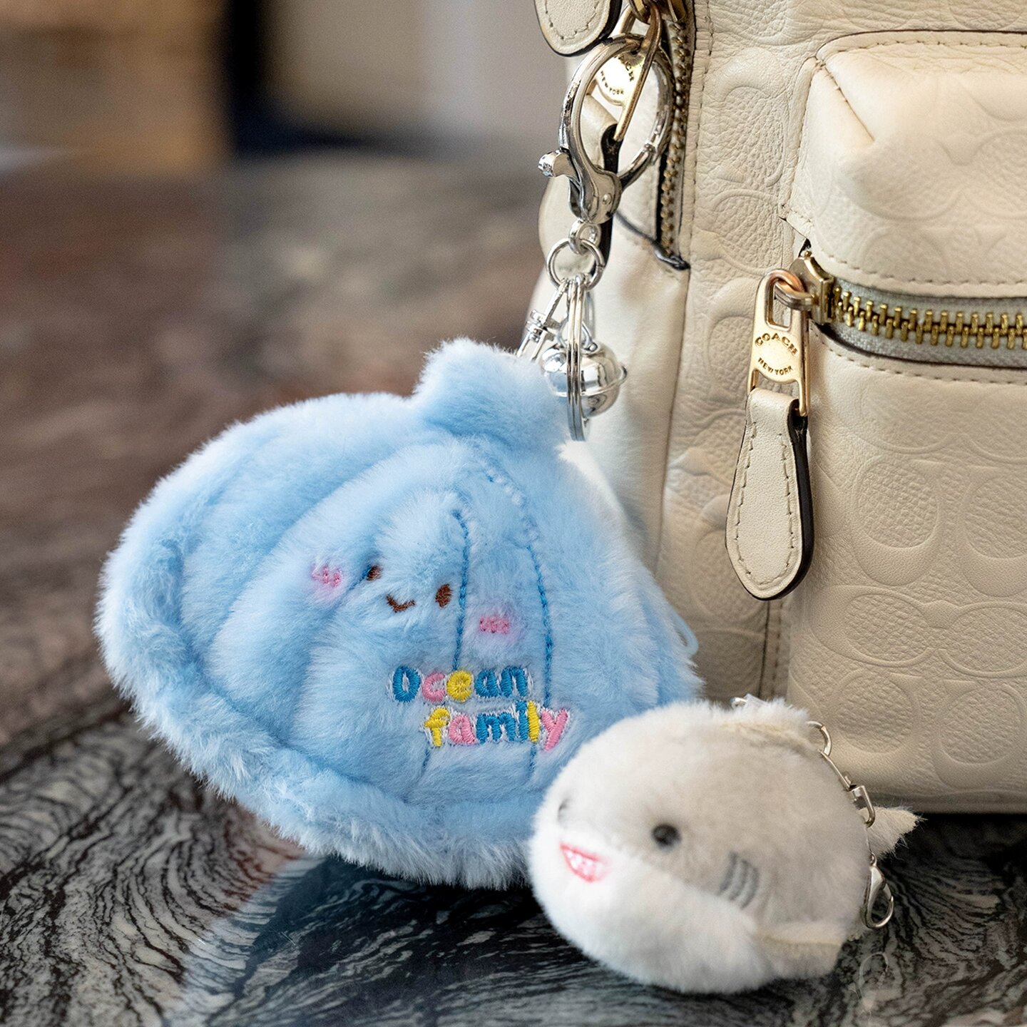 Кукла Иджабель "Кошечка", в виде плюшевого медвежонка в пасхальном яйце