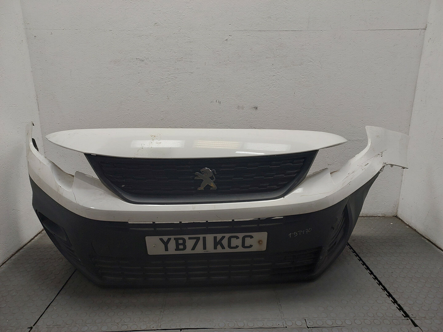 Бампер передний Peugeot Partner Б/У