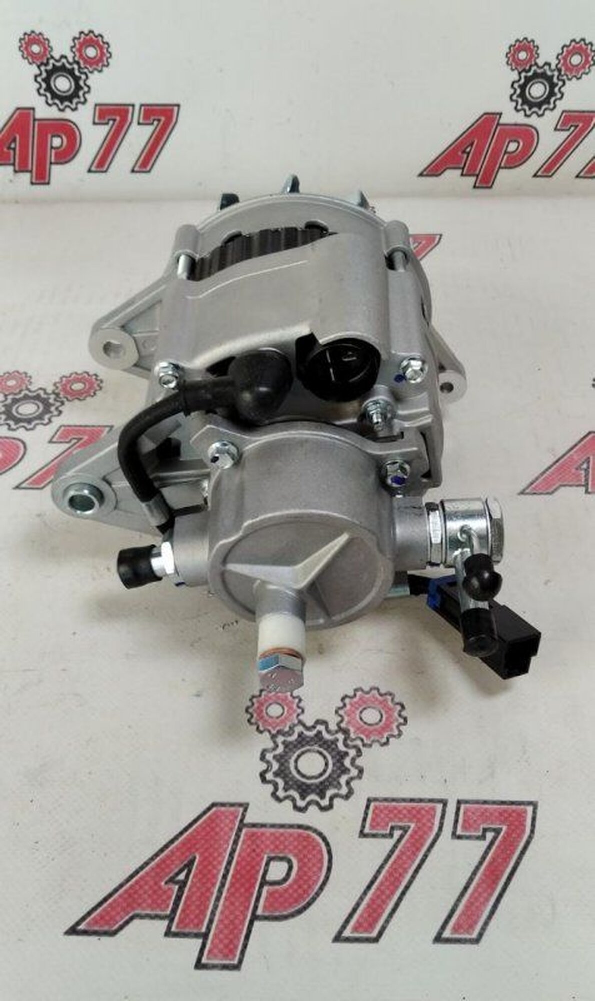 Генератор Isuzu 4BC1 24V 45A 1 руч. вакумник сзади 8970237331 — фото 1
