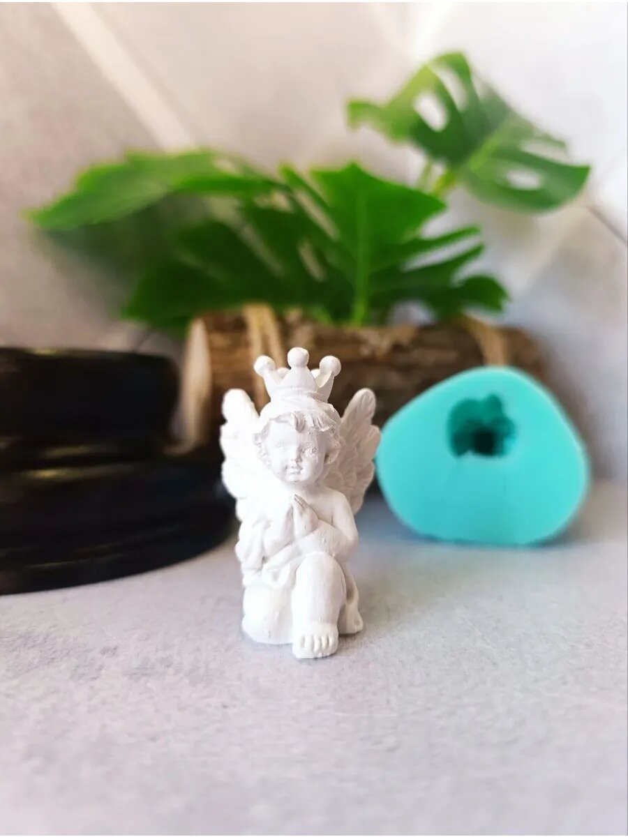 Молд силиконовый "Ангелок с короной №1". Высота готового изделия 4,5 см.