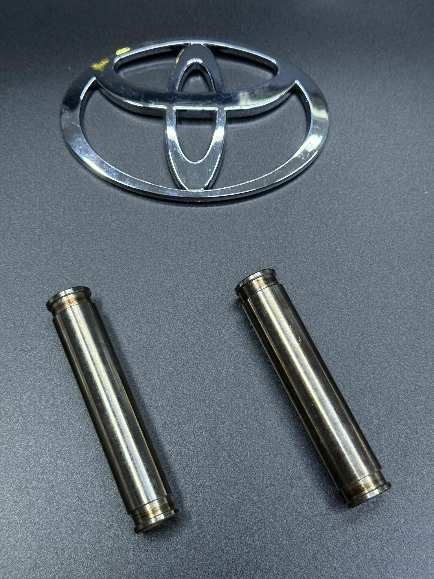 Направляющие 2 штуки ля Toyota corolla #e100/110/115 для установки колодок на 2 передних суппорта