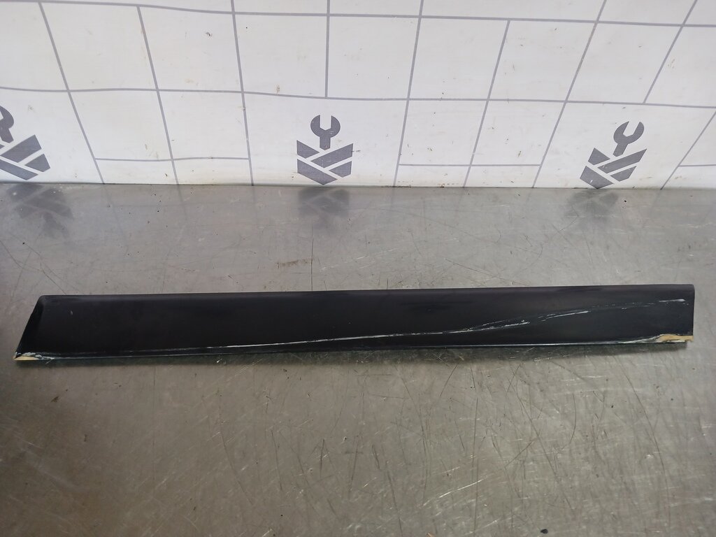 Молдинг задней левой двери Audi A6 (C4) 1994-1997