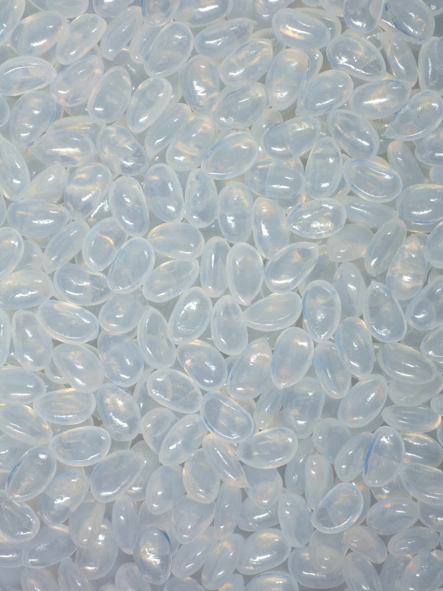 Термоклей в гранулах 1 кг, размер упаковки: 18 x 4.5 x 24 см.