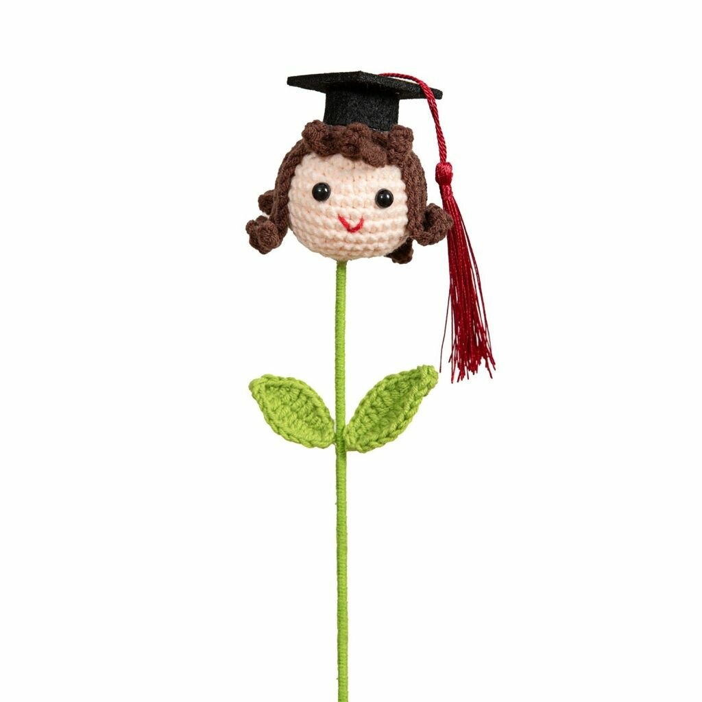 Вязаная выпускная шапка с букетом, - Девушка в докторской шляпе