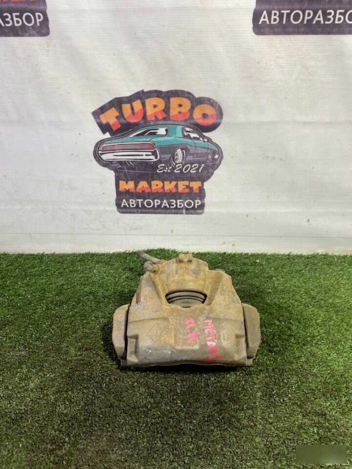 Суппорт тормозной передний правый Renault Megane 3