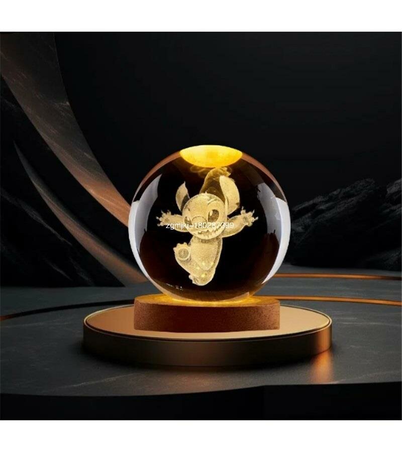 Ночной светильник-статуэтка «Стич» из хрусталя + Деревянная основа (6 см, тёплый свет) / Светящийся хрустальный шар