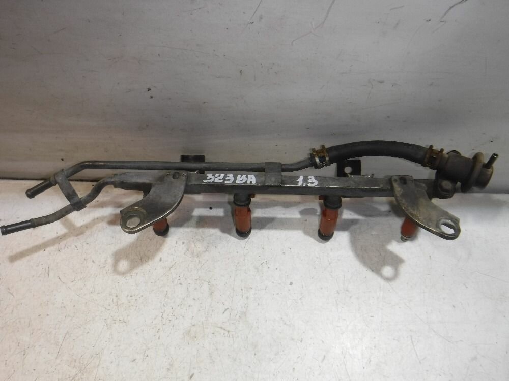 Форсунка топливная Mazda 323 BA