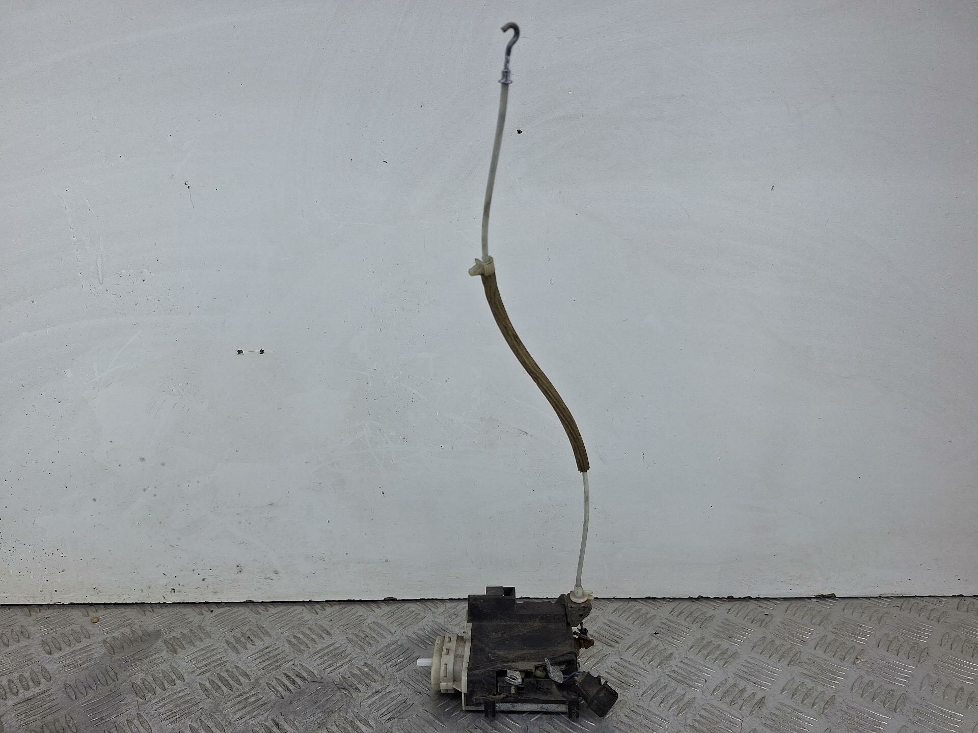 Замок двери передней правой Audi 100 C4 (1990 - 1994) 4A1837016B