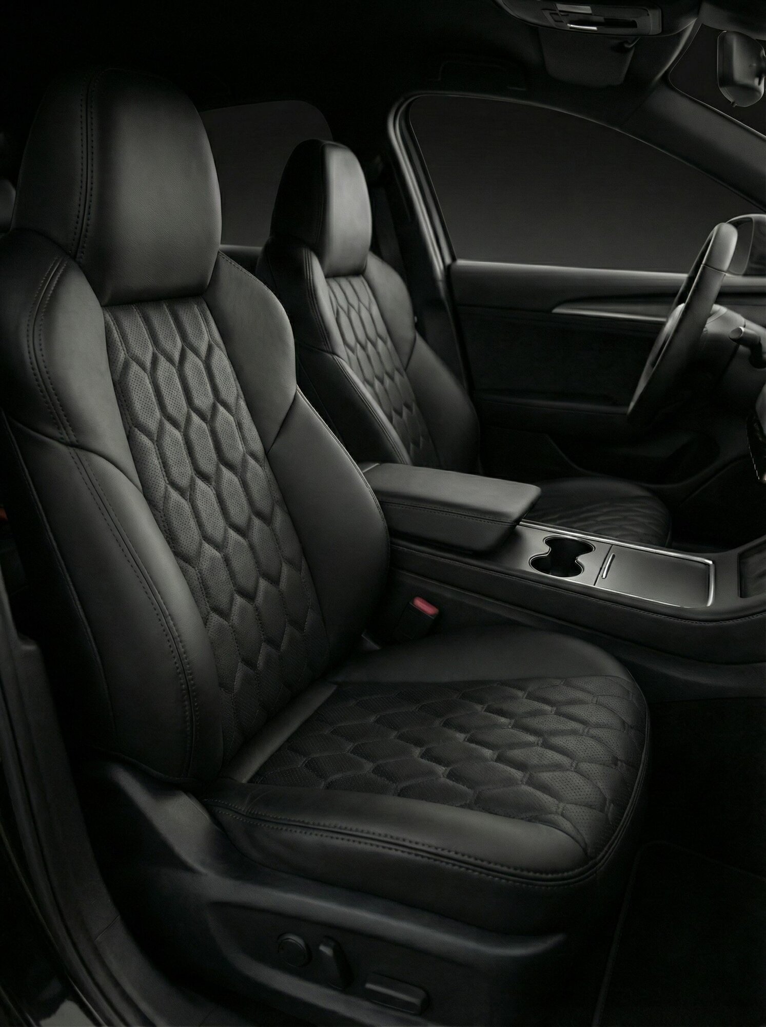 Универсальный чехол на автомобильные сиденья с вышивкой Соты