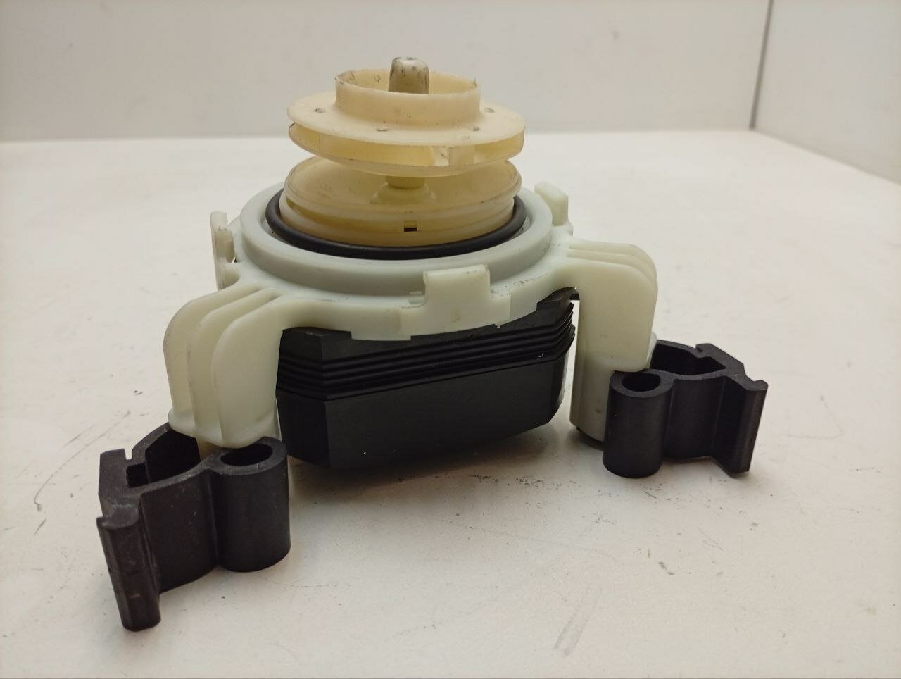 ESL98330 ктп2 Циркуляционный насос для посудомоечных машин Electrolux 140002239014 б/у