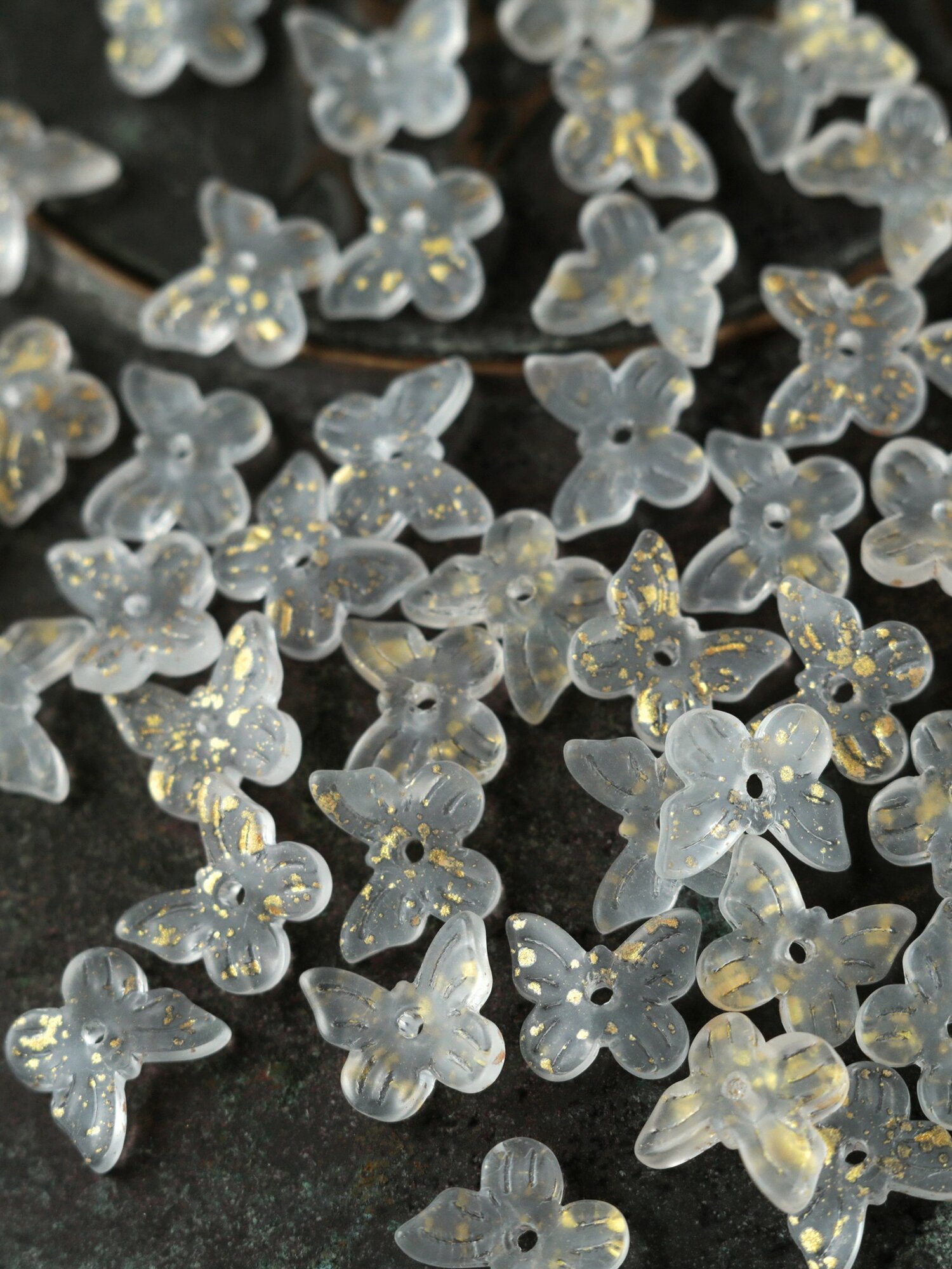 Бусины стеклянные бабочки 25 шт, 10x12 мм, сливочный матовый