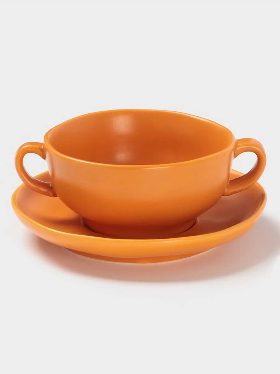 Яркая бульонница с блюдцем для стильных интерьеров