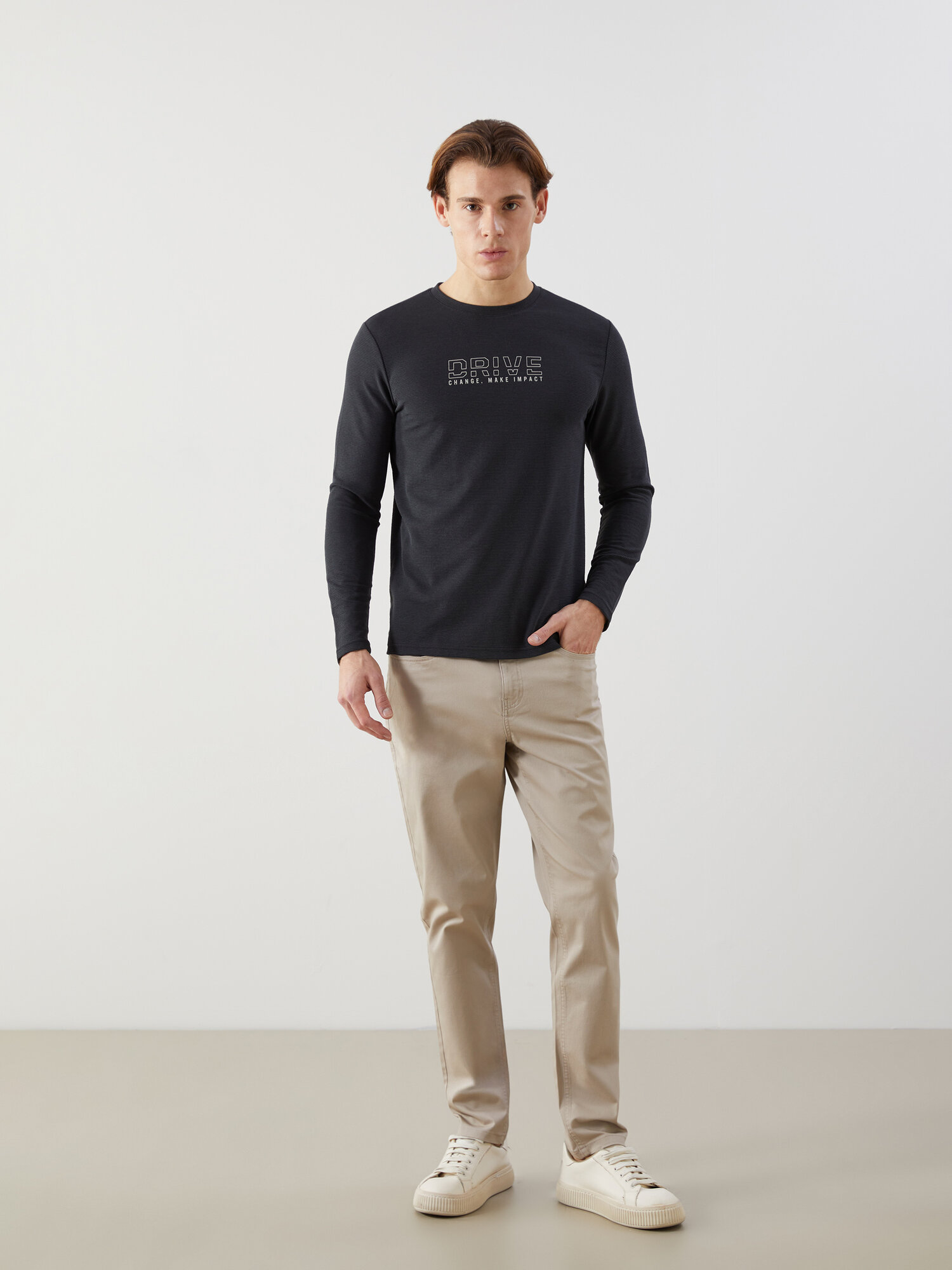 Брюки чинос