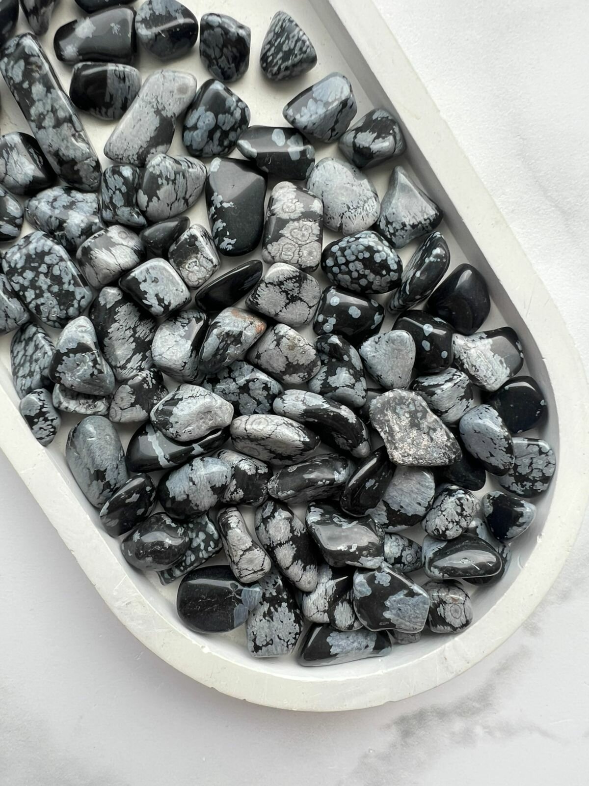 Галтовка натуральный камень Обсидиан снежный, фракция 10х15 мм. Упаковка 100 гр.