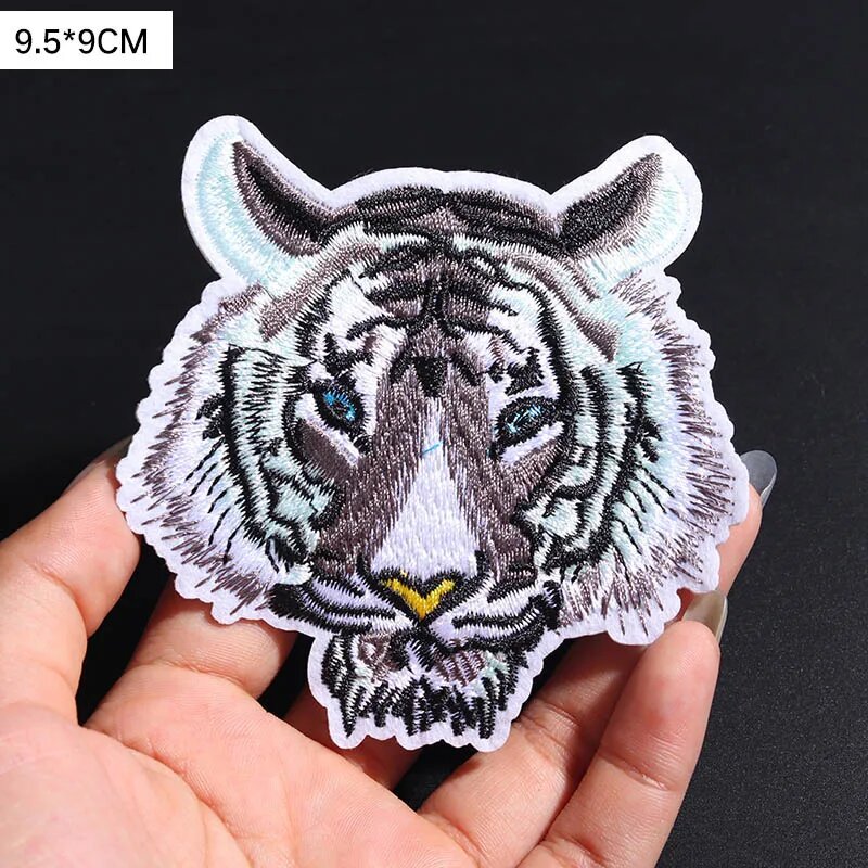 Нашивки с вышивкой белый тигр 9.5*9 см