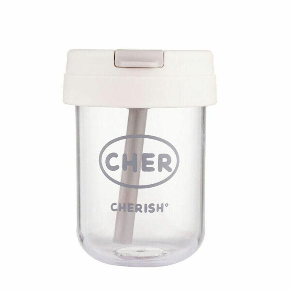 Детская пластиковая бутылка для воды объемом 300 мл с трубочкой, удобна для переноски.