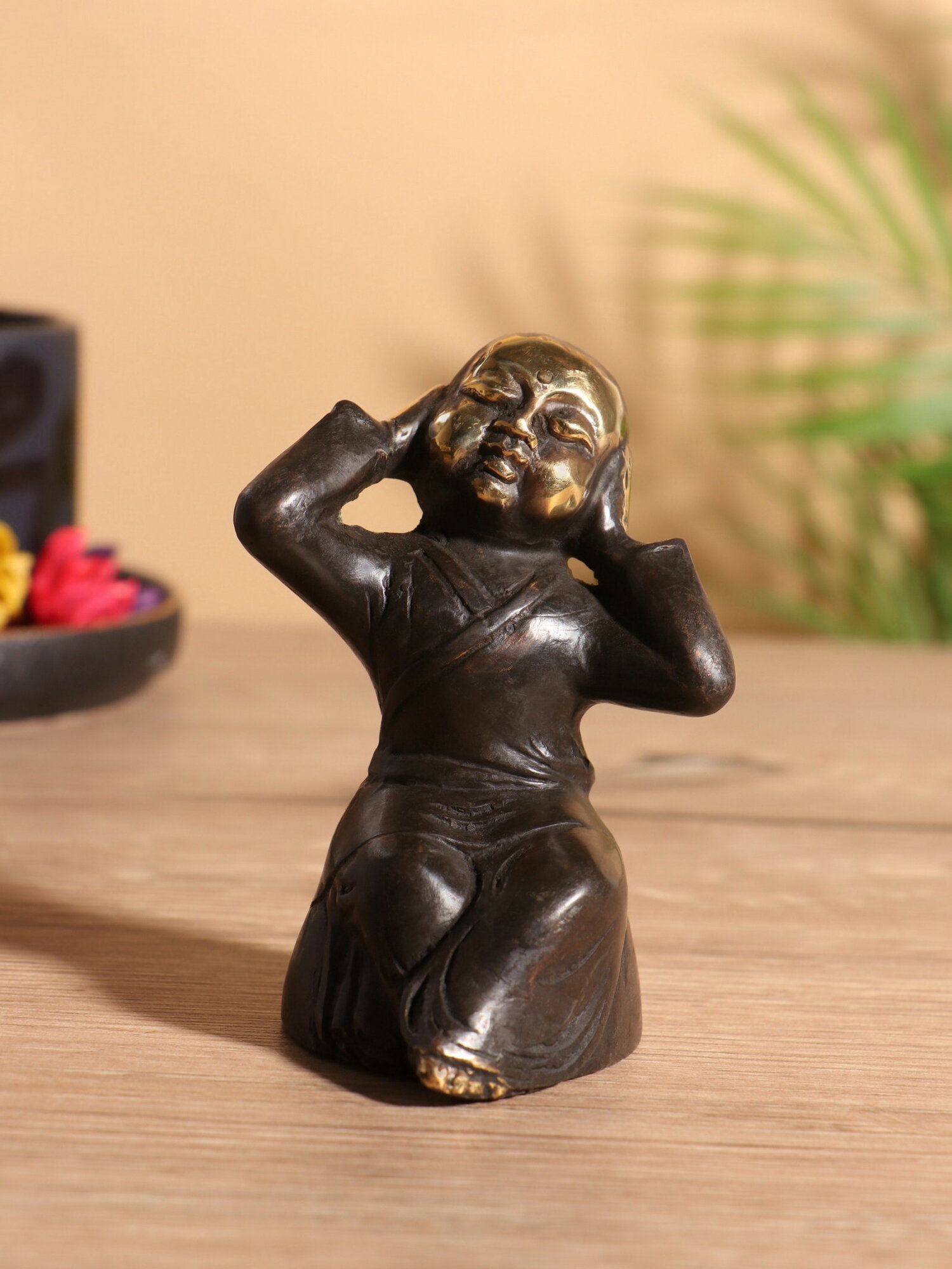 Сувенир "Монах", 7x6x10 см, бронза, форма фигуры: будда, покрытие: без покрытия