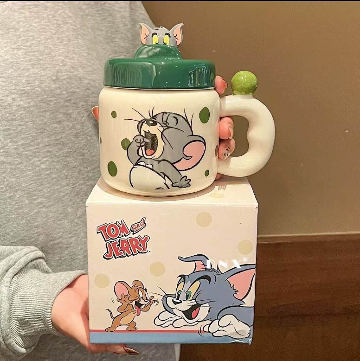 Кружка "Кошка и мышка", керамическая чашка с крышкой, подарочная, 560 мл