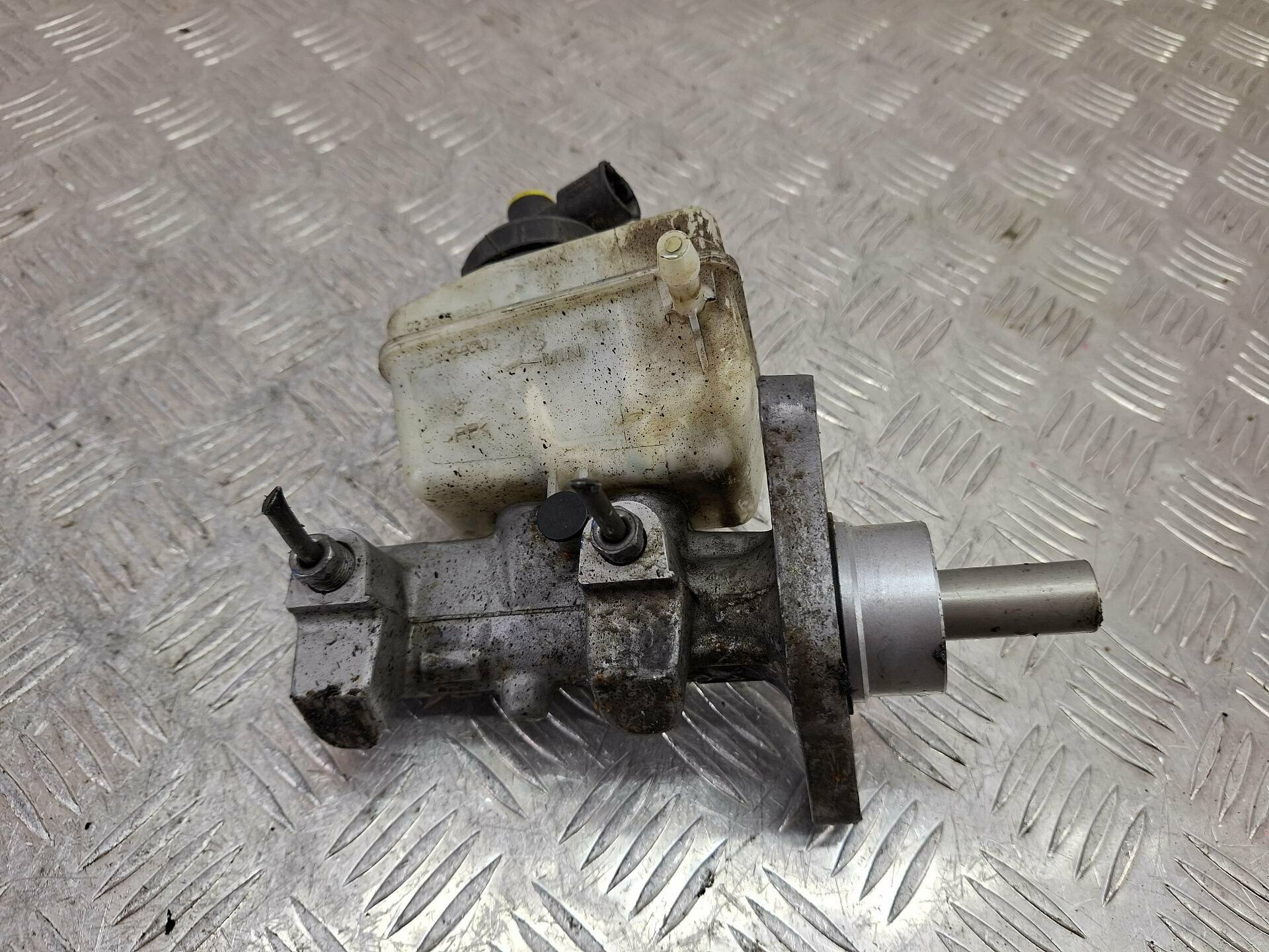 Главный тормозной цилиндр Renault Duster (2010 - 2015)