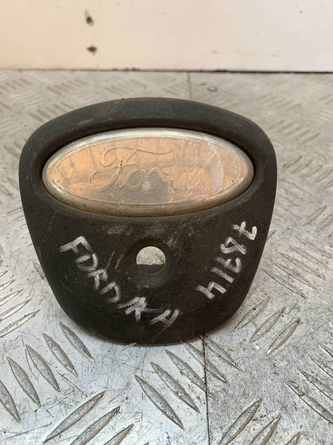 Значок (эмблема) крышки багажника Ford Ka 2001