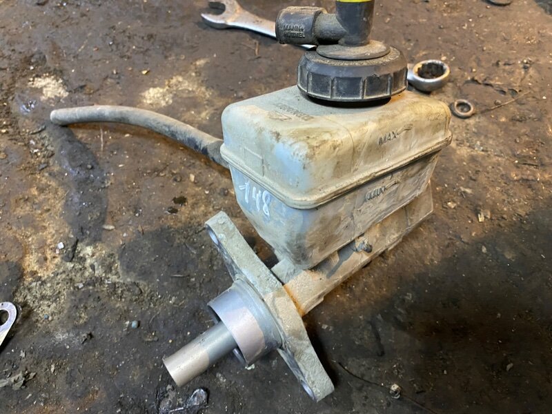 Главный тормозной цилиндр Renault Duster F4R 2012 (б/у)