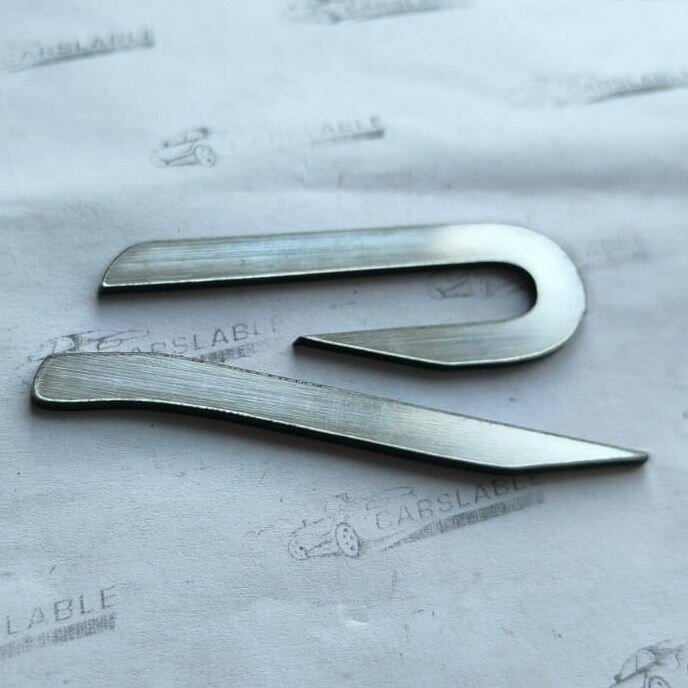 Шильдик R silver