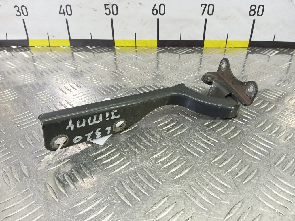 Петля капота левая Б/У для SUZUKI JIMNY III рестайлинг (2005—2012) 5742050G00