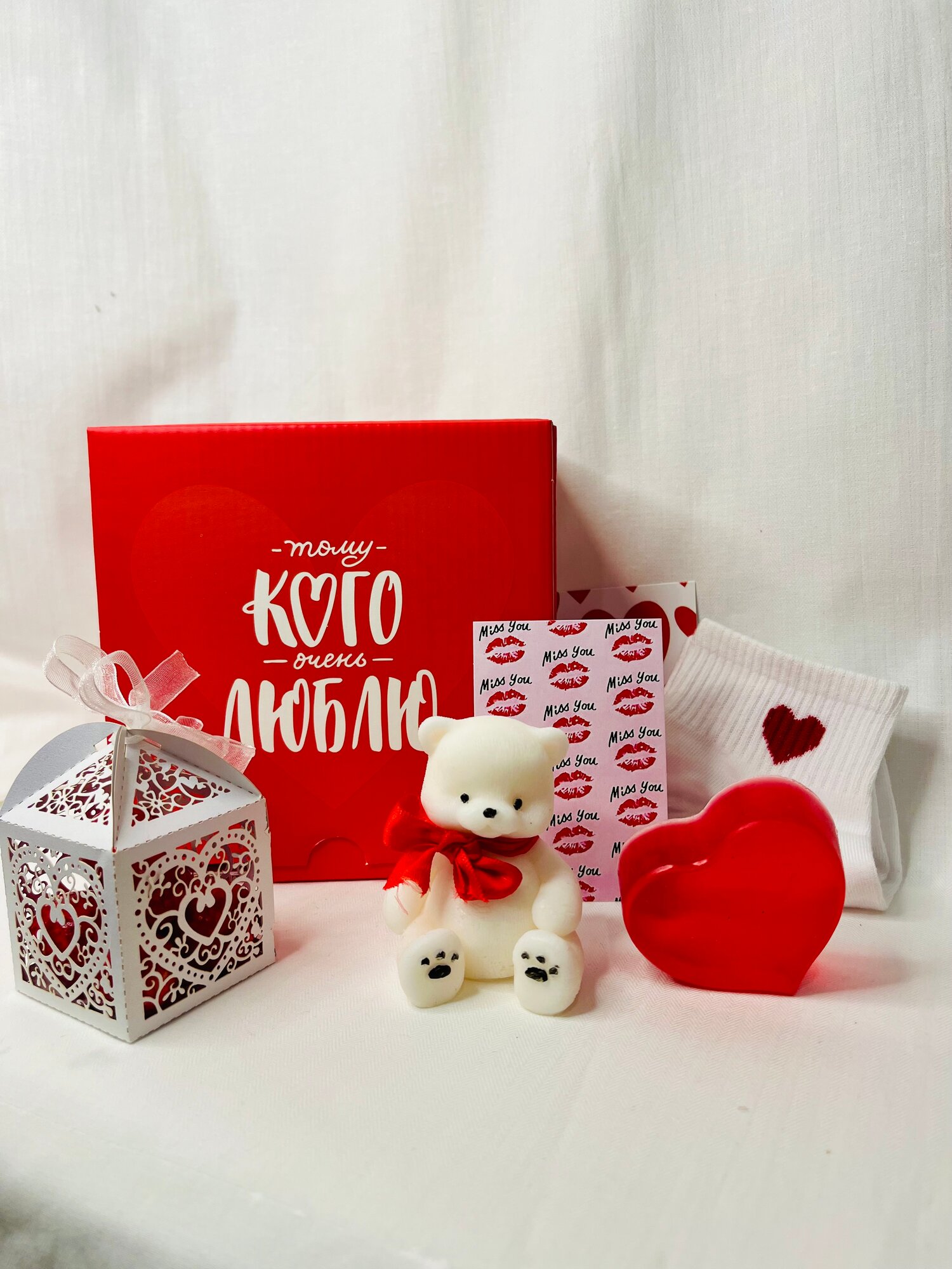 Подарочный набор "Для любимой", мыло ручной работы, носочки, конфеты, открытка, в коробке. Подарок на 8 марта,