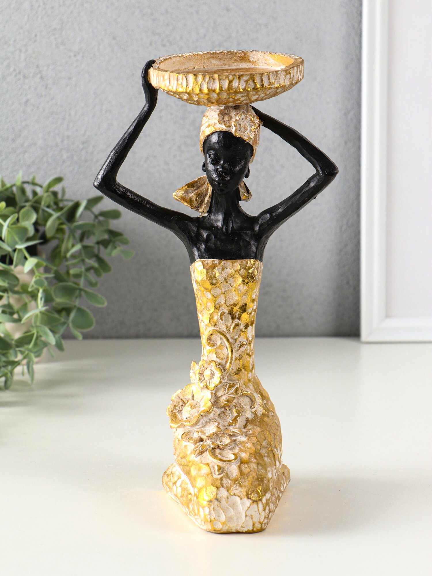 Фигура-подсвечник на 1 свечу«Африканка в косынке с цветами», полистоун под золото, d=8 см, 14×15×27.5 см