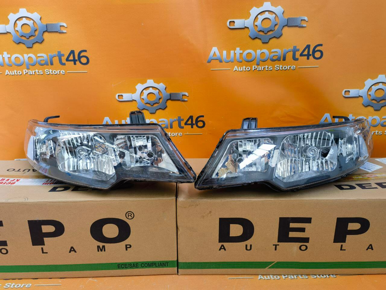 Фары комплект правая и левая черные Киа Церато 2, Kia Cerato 2 аналог 2009-2012, под корректор