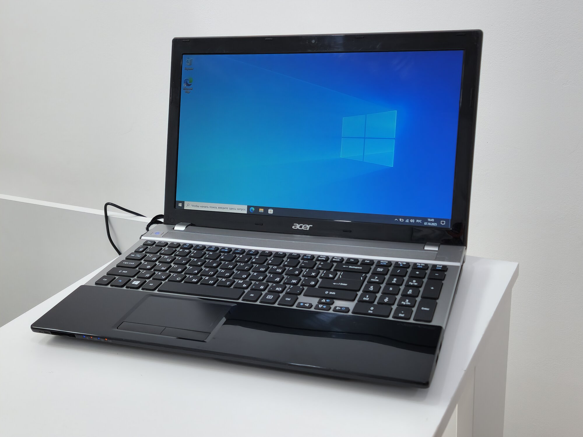 Ноутбук Acer V3-551G 15.6″ / AMD A10-4600M / 10 ГБ RAM / SSD 120 ГБ + HDD 500 ГБ / Radeon HD 7660G / Windows 10 Pro