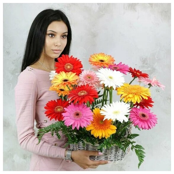 Букет Букет Маркет "Герберы и папоротник в корзине", 45 см, ассорти цветов