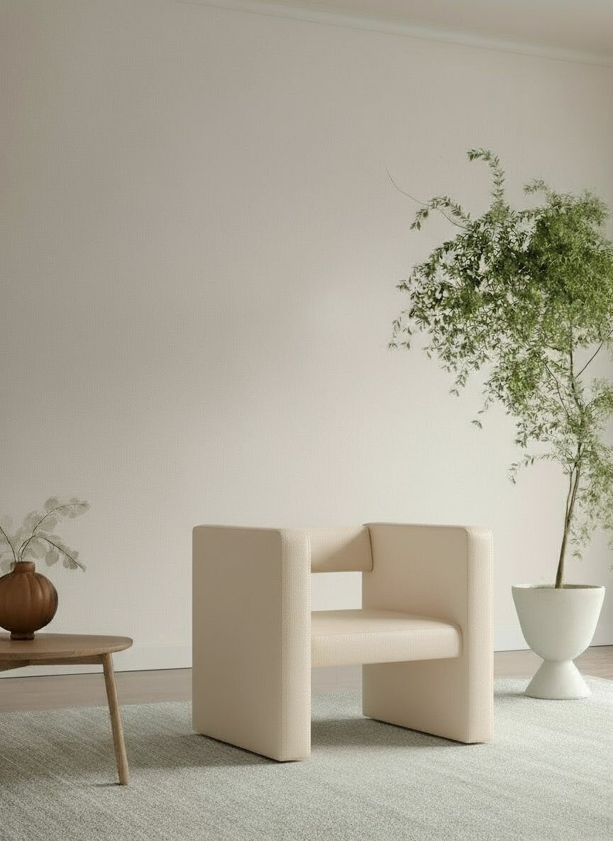 Кресло Бета с подлокотниками кремовая кожа в офис, дом, салон красоты, прихожую, гостиную, зону ожидания.