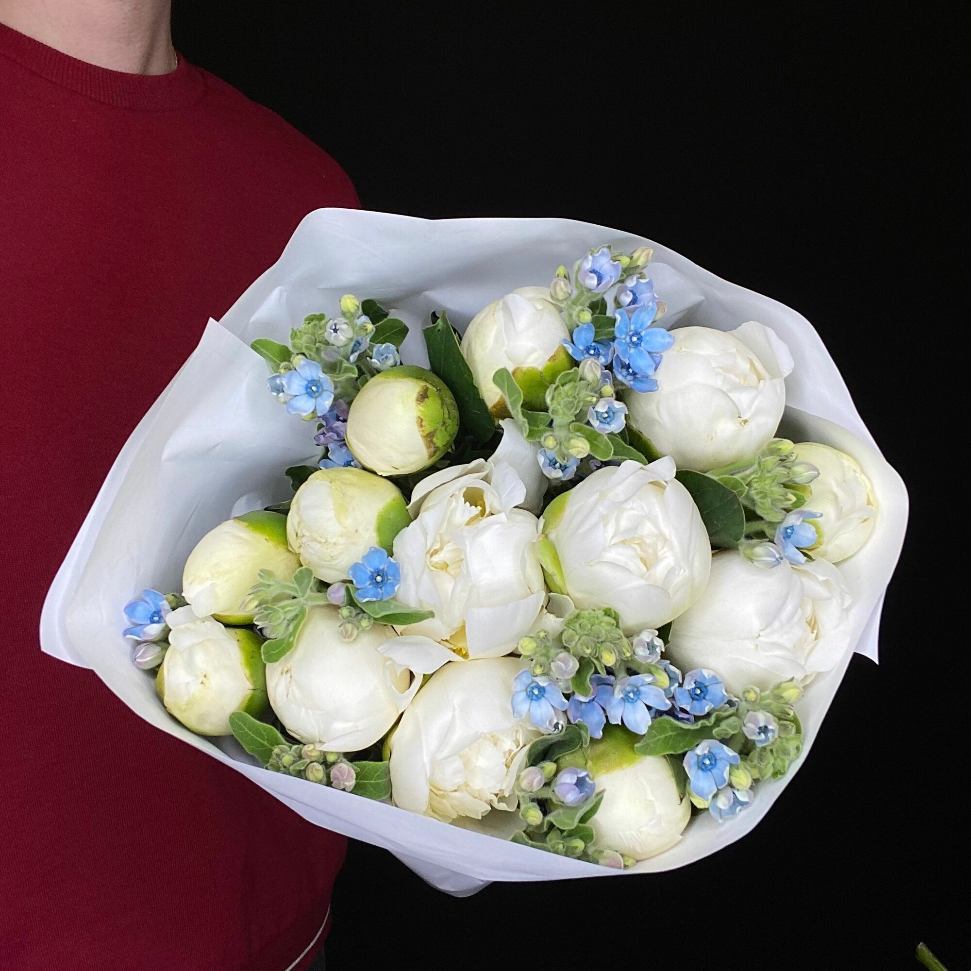 Белые пионы