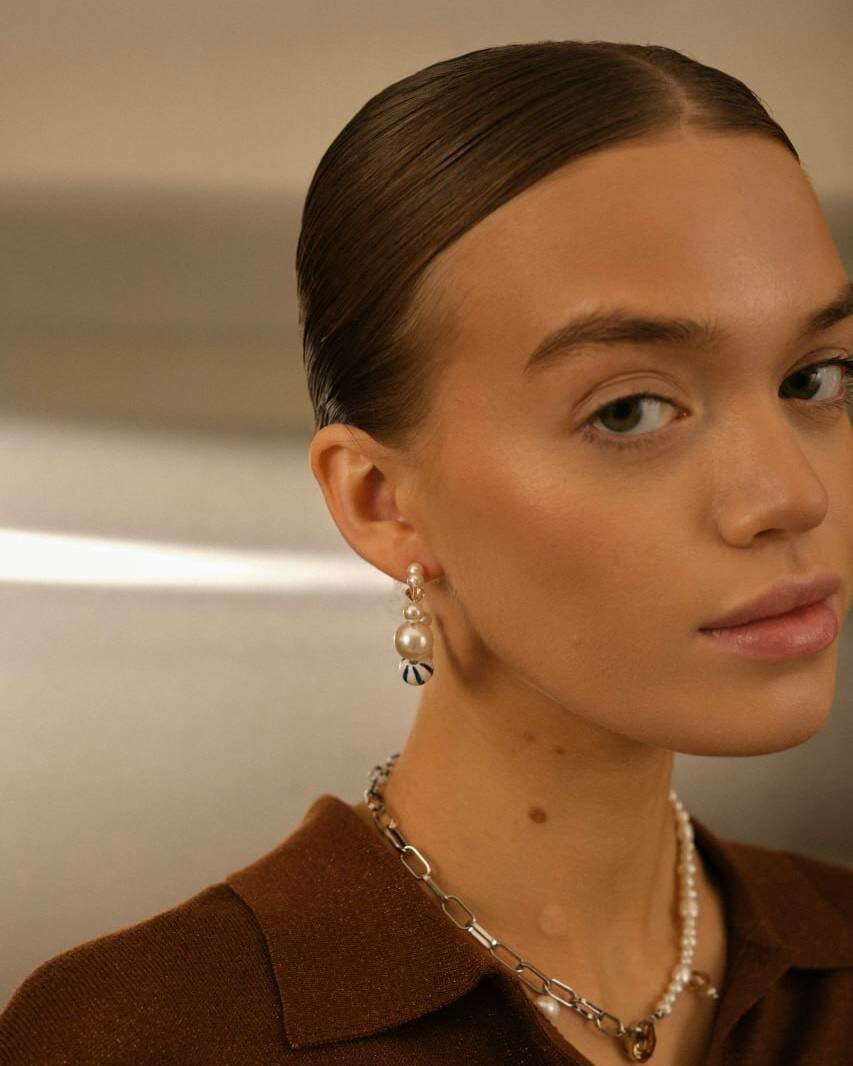 Серьги Phenomenal Studio, жемчуг Swarovski синтетический, кристаллы Swarovski, керамика, белый — фото 1