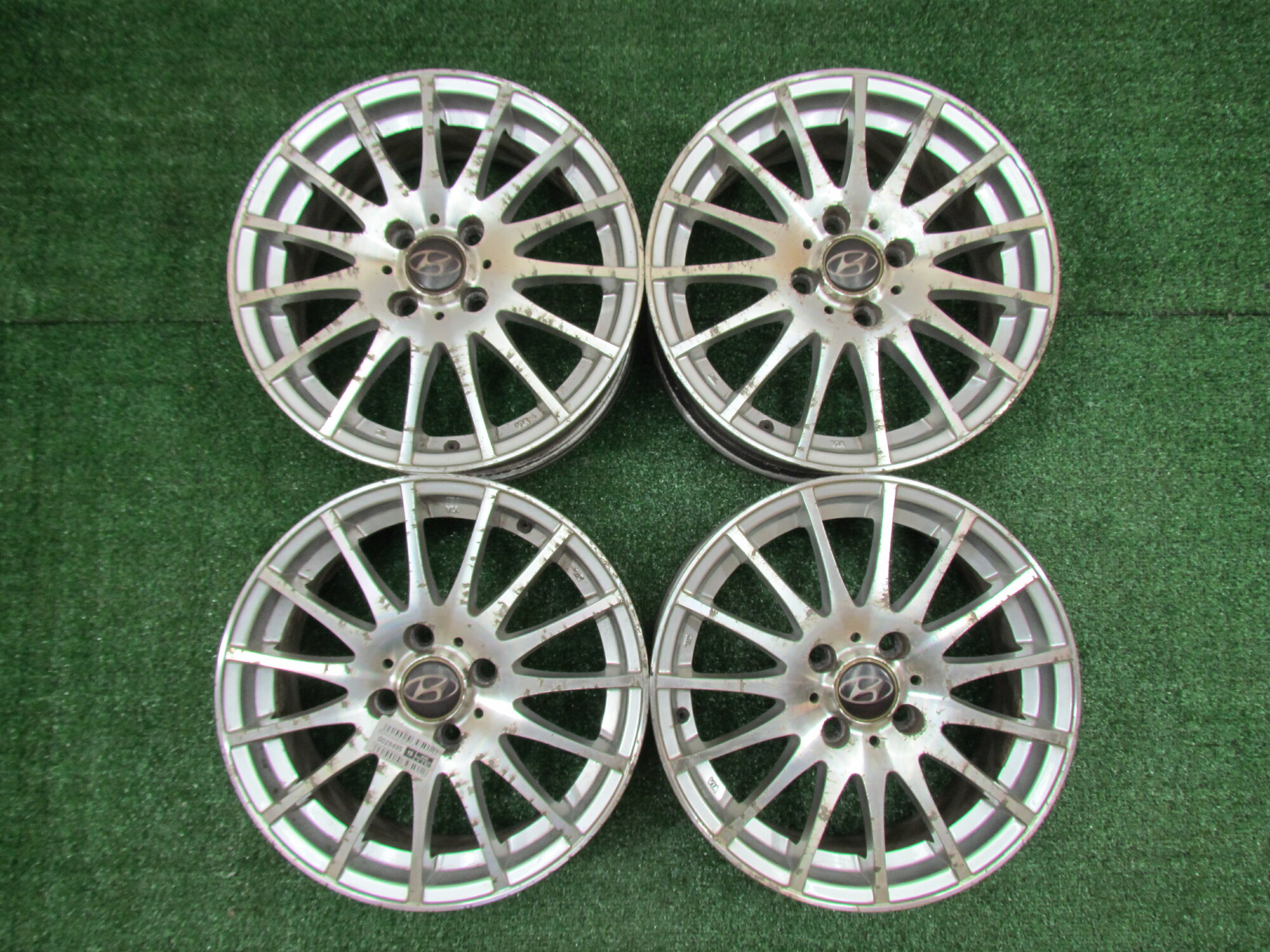 Комплект колесных дисков Hyundai R15 6J ET48 4*100 DIA54.1 (оригинал) 0028495