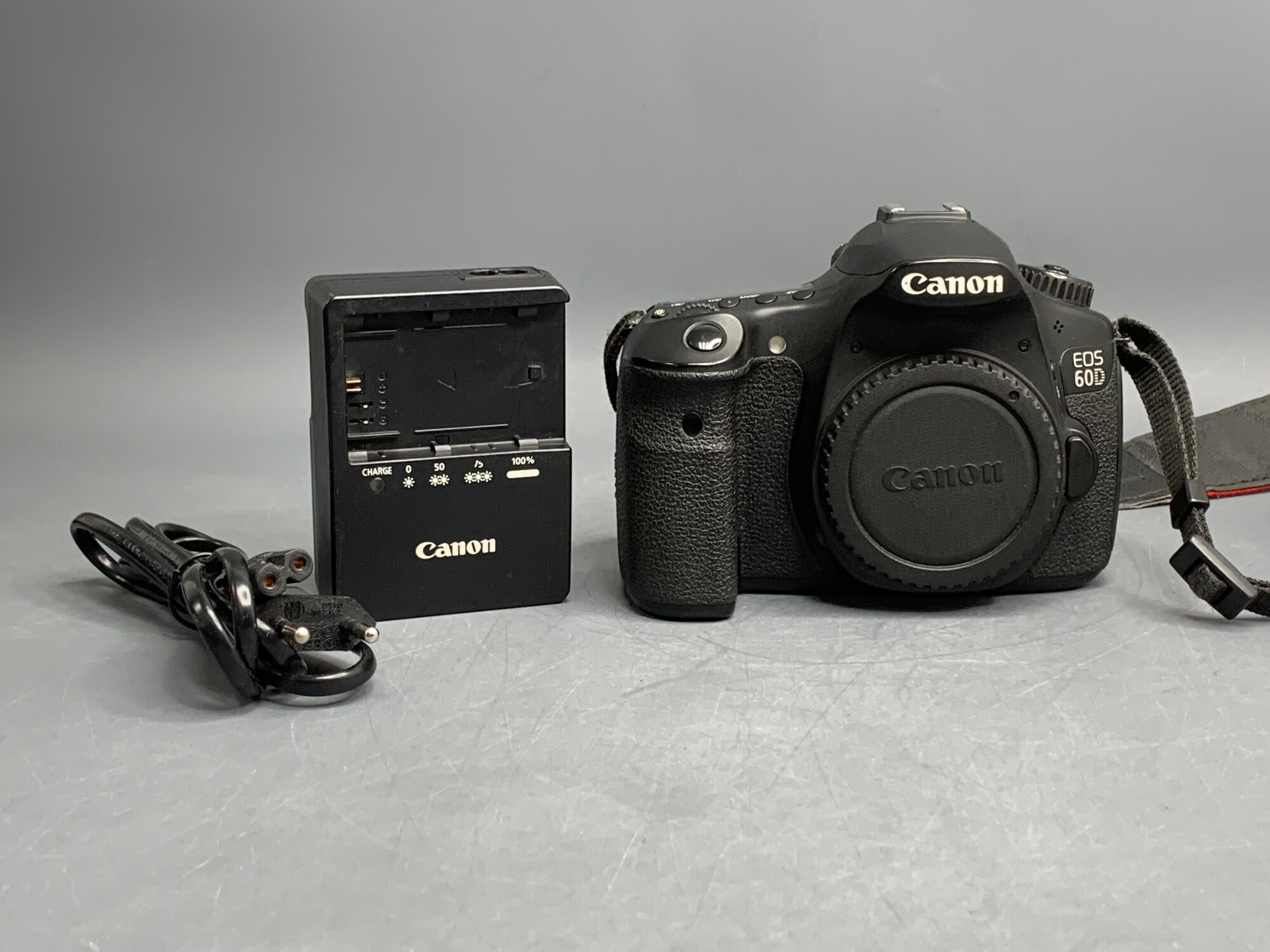 Canon 60D Body 96.250 кадров, на кнопки джостика нужно нажимать сильнее обычного