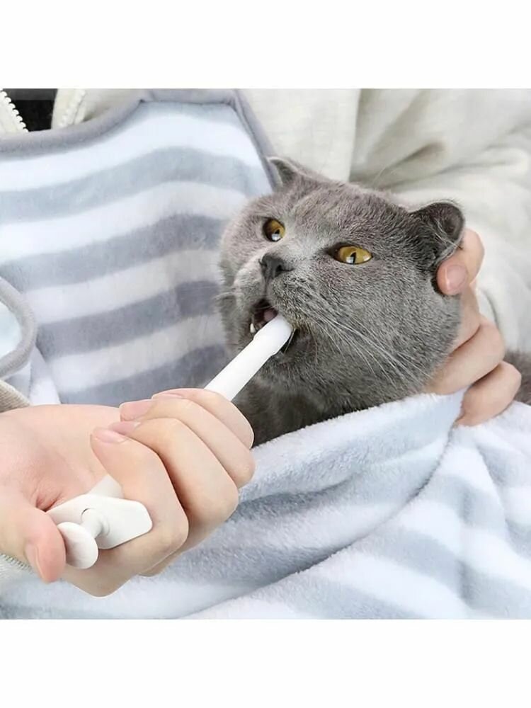 Шприц для кормления собак и кошек (белый, с боковым захватом)