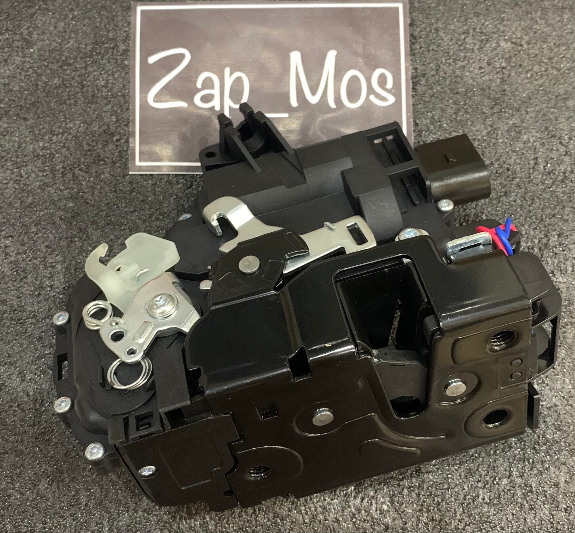 Замок передней левой водительской двери Passat B5 Golf 4 Оctаvia Tоur SuреrB Sеаt Lеоn Тоlеdо 3B1837015A