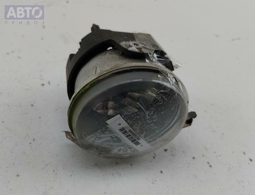 Фара противотуманная левая Chrysler Voyager (2001-2007)