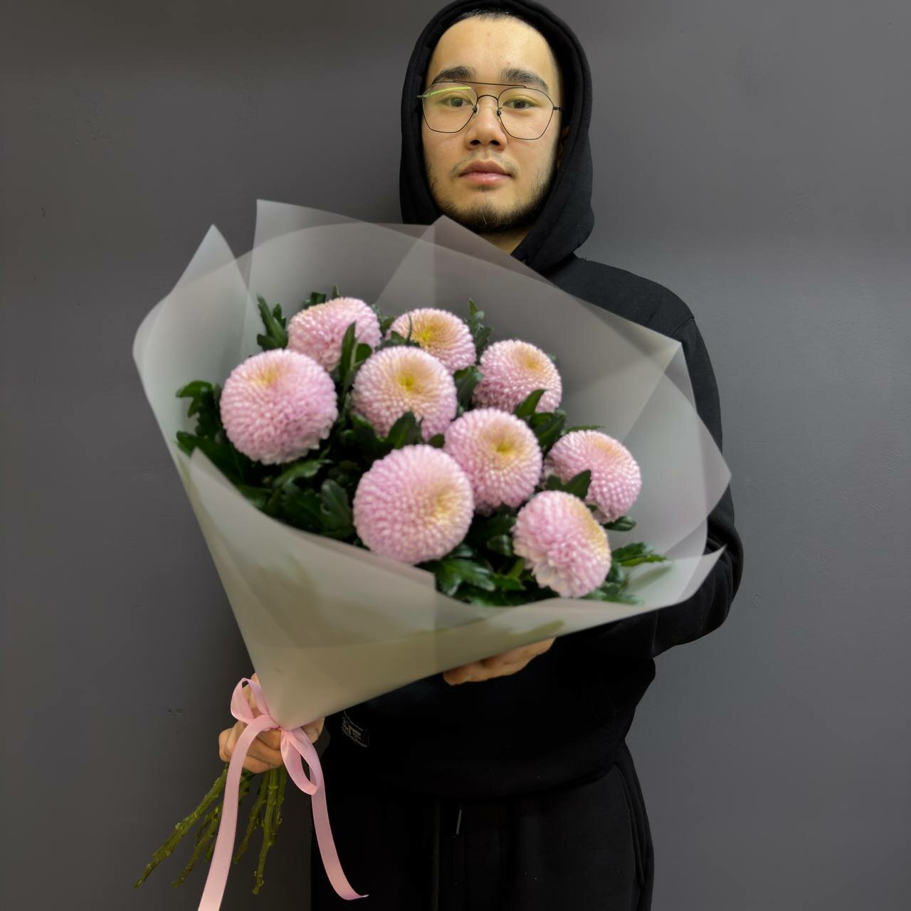 Прекрасный букет из 9 розовых хризантем сорта Момока с доставкой