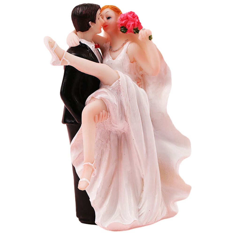 Фигурки молодоженов из смолы для украшения свадебного торта и интерьера