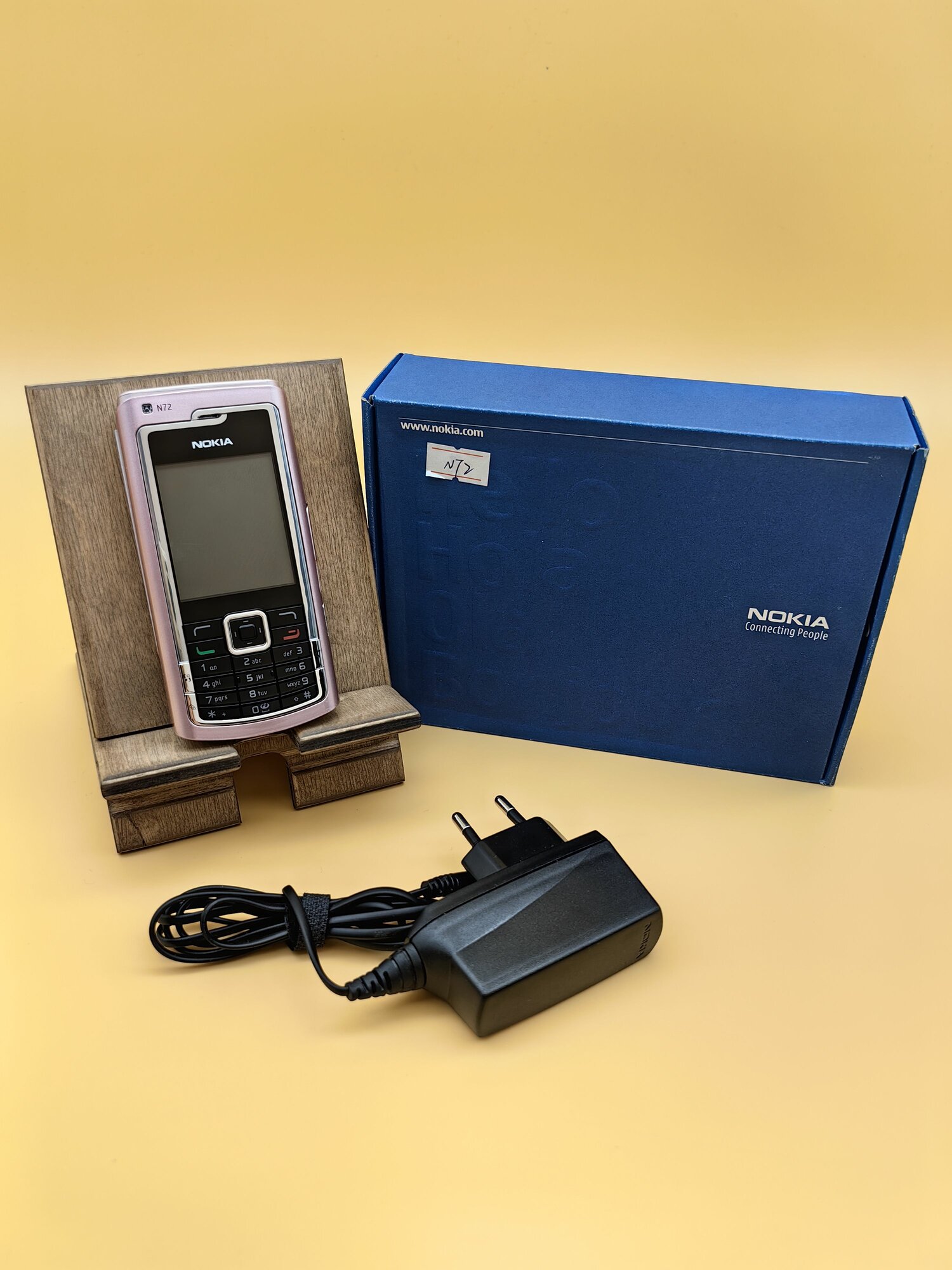 Мобильный кнопочный телефон Nokia N72, Розовый