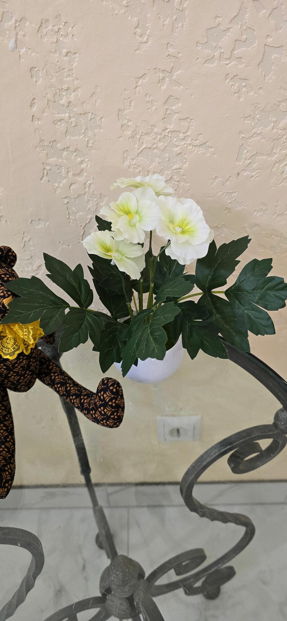 Искусственные цветы Holodilova "Анютины глазки", в горшке, белые