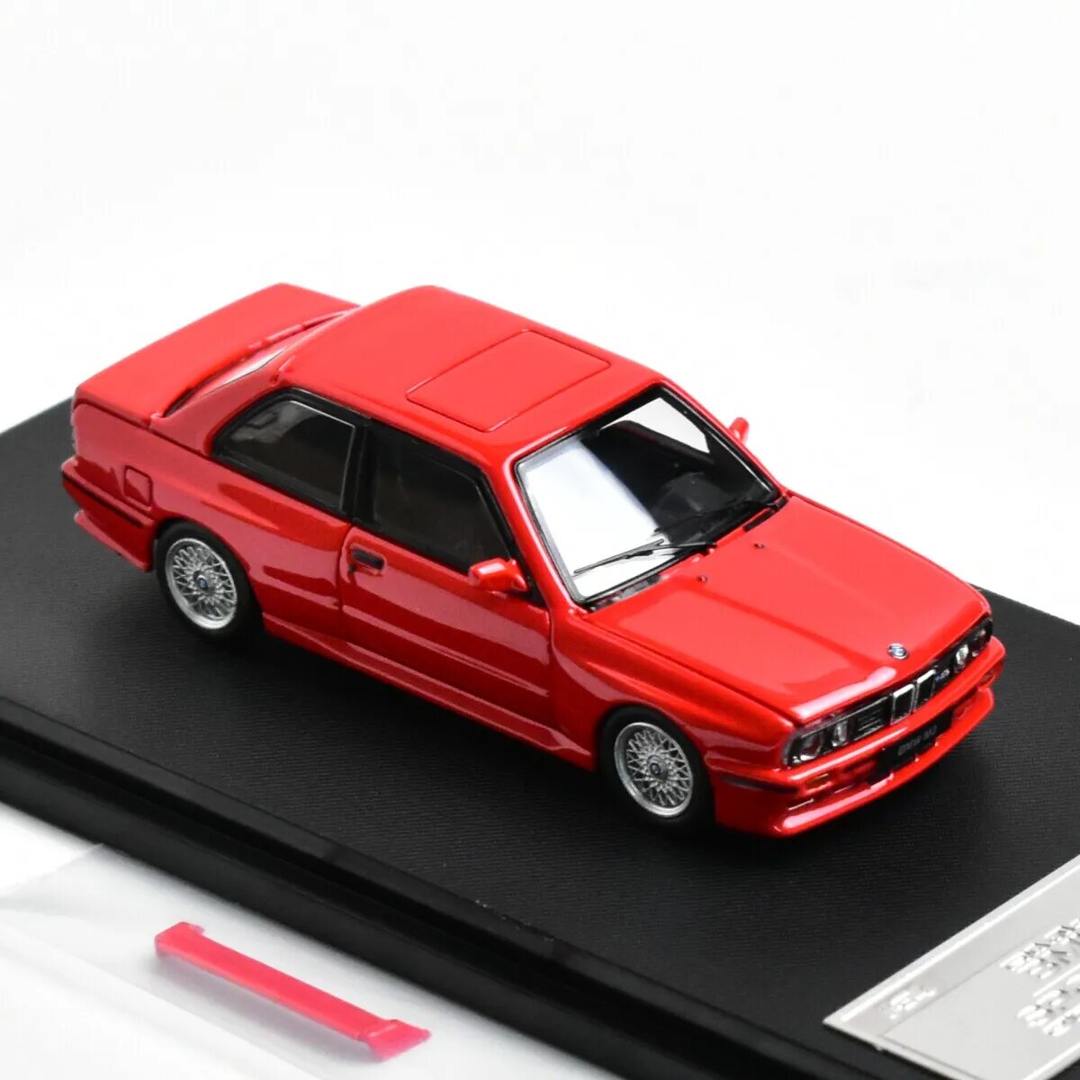 Коллекционная модель автомобиля TSM MODEL Memorable E30 M3 DTM 1:64 red