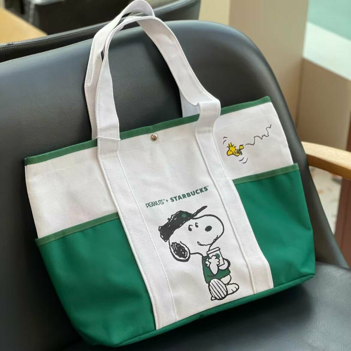 Новая вместительная сумка-тоут/сумка через плечо/холщовая сумка Starbucks Snoopy 2026 года.