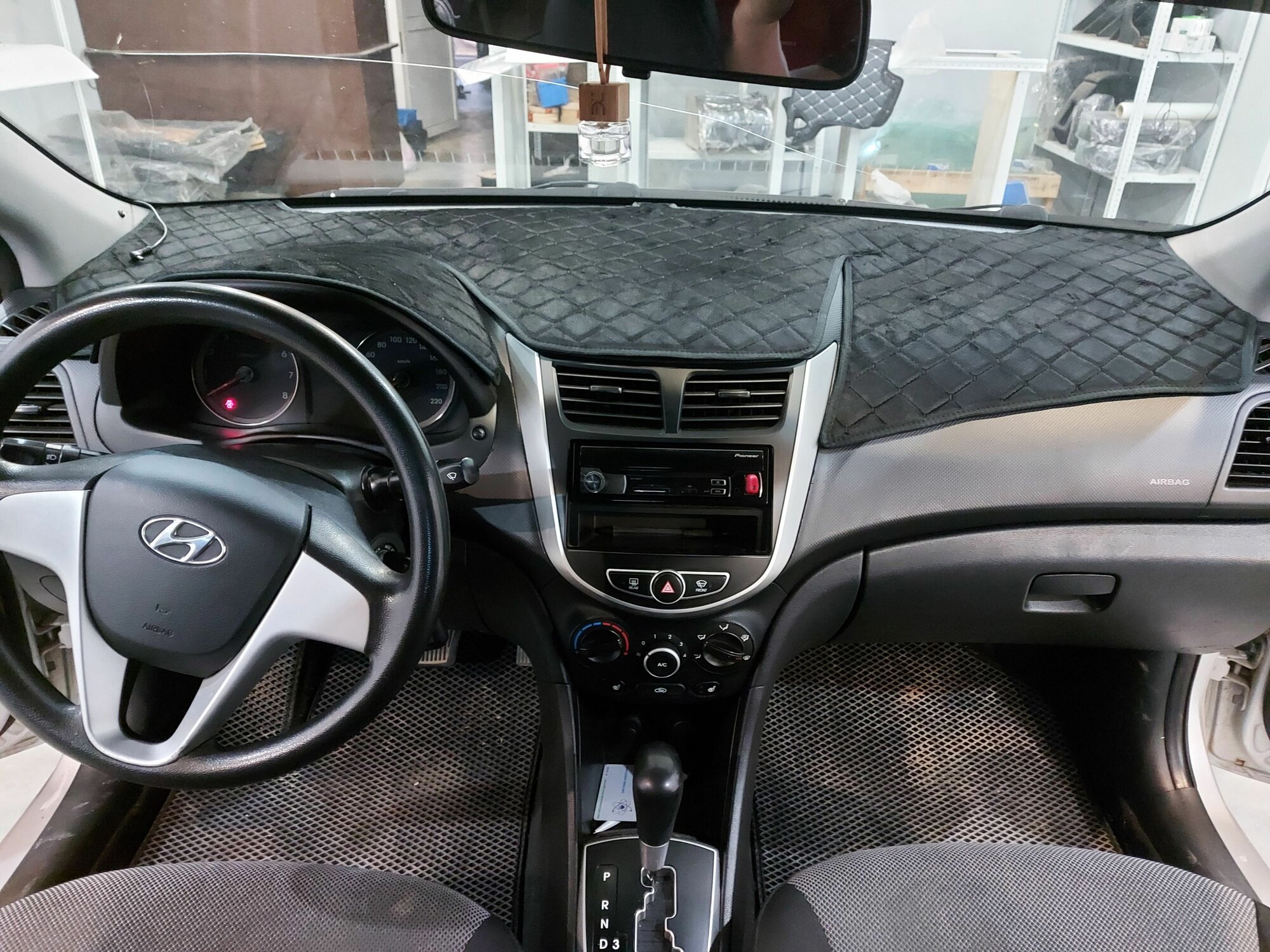 Накидка на приборную панель